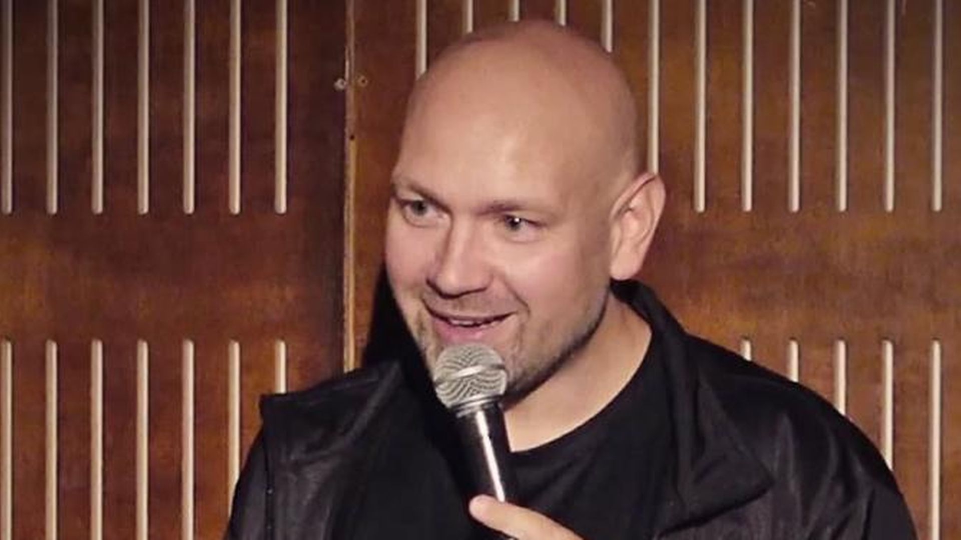 Comedian Martin Halla wurde bei einer Show blutig geschlagen