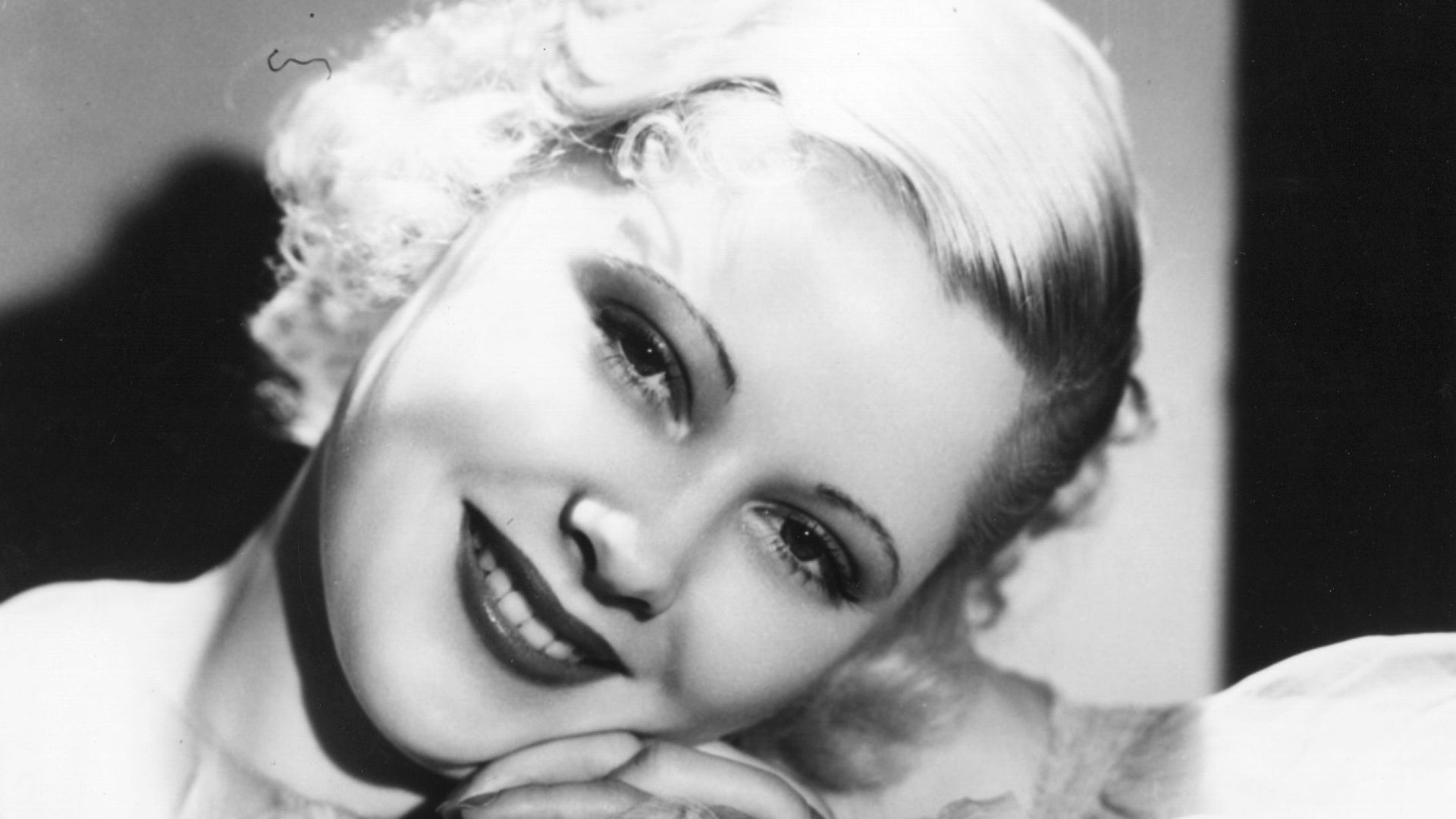 Mit 104 Jahren: Schauspielerin Mary Carlisle ist gestorben! | Promiflash.de