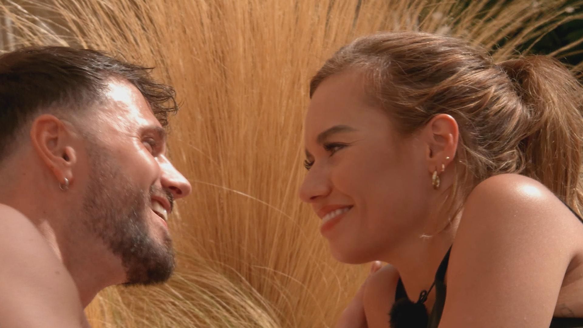 Karina Wagner knutscht mit "Make Love, Fake Love"-Maurice