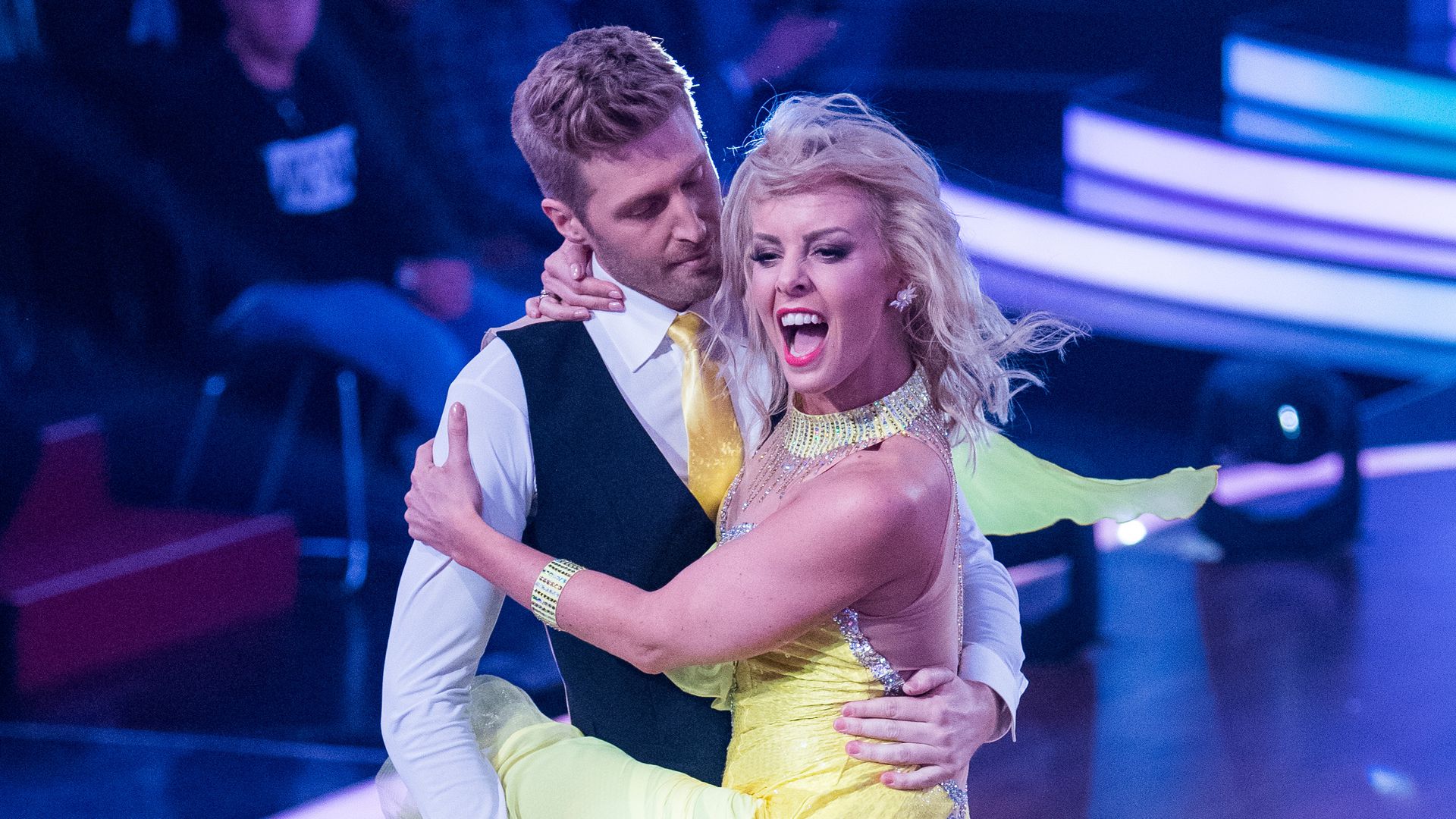 "Let's Dance": Schon erste Wunden bei Maximilian Arland? | Promiflash.de