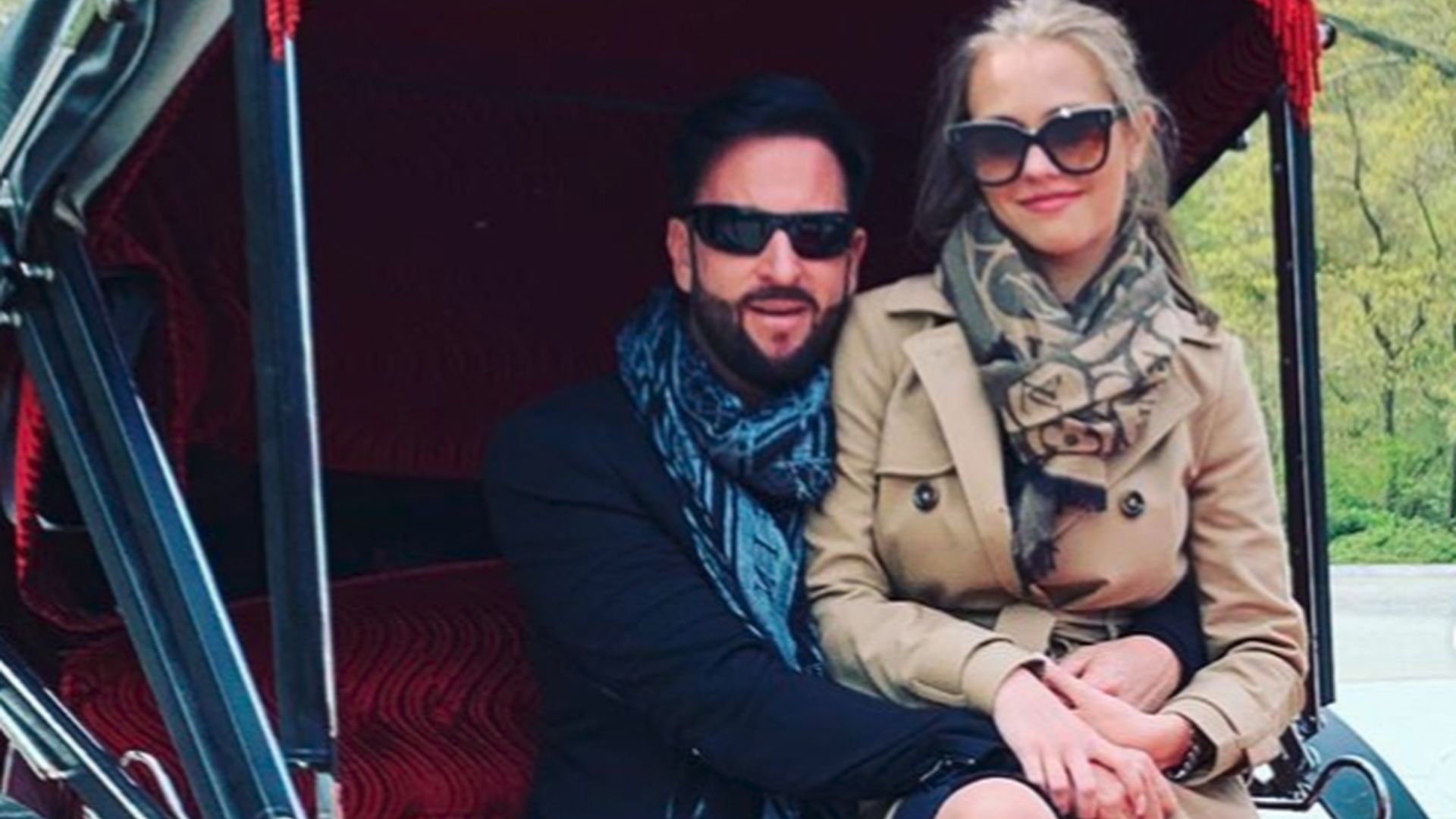 Gegen Krisen-News: Wendler & Laura machen Kutschfahrt | Promiflash.de