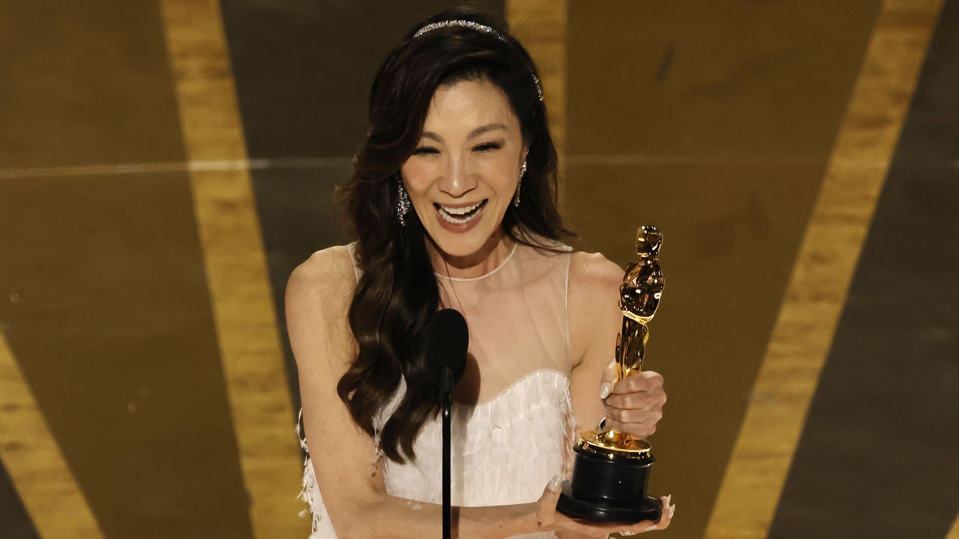Nach Oscar-Sieg: Michelle Yeoh rief direkt ihre Mutter an!