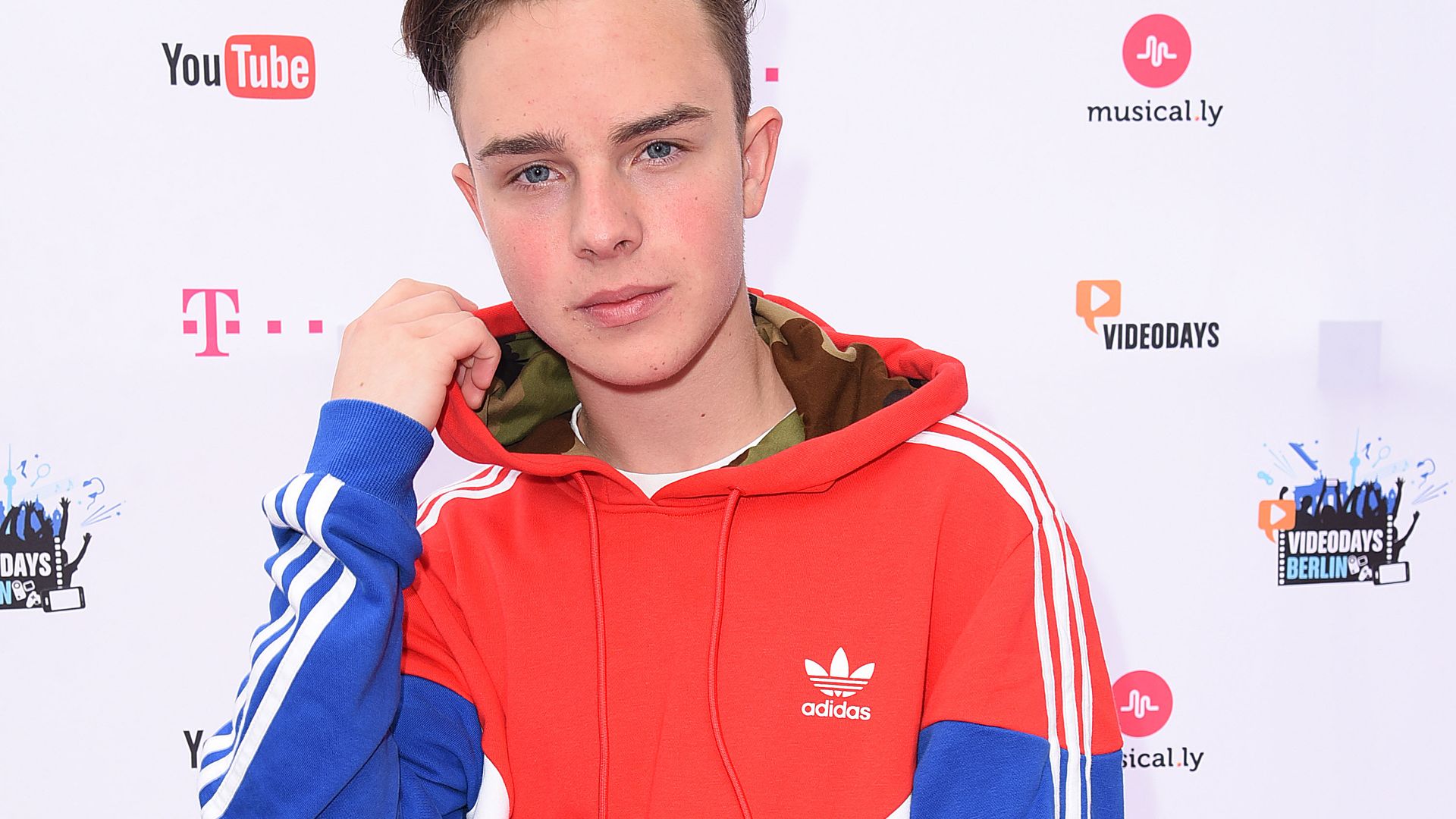 Weinende Fan-Girls! Mike Singer sorgt für Ausnahmezustand | Promiflash.de