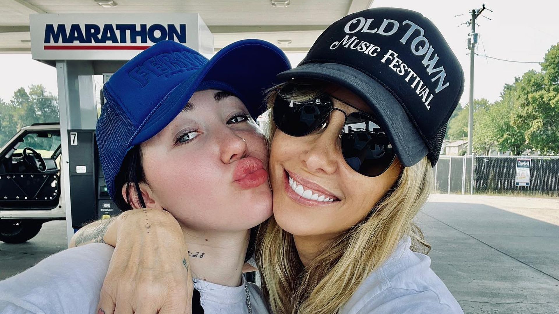 Mitten im Streit: Tish Cyrus gratuliert Noah zum Modeljob!