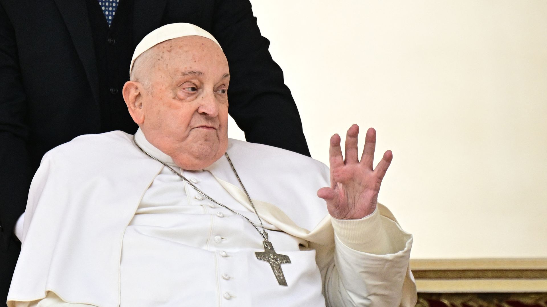 Fans verabschieden sich von verstorbenem Papst Franziskus I.