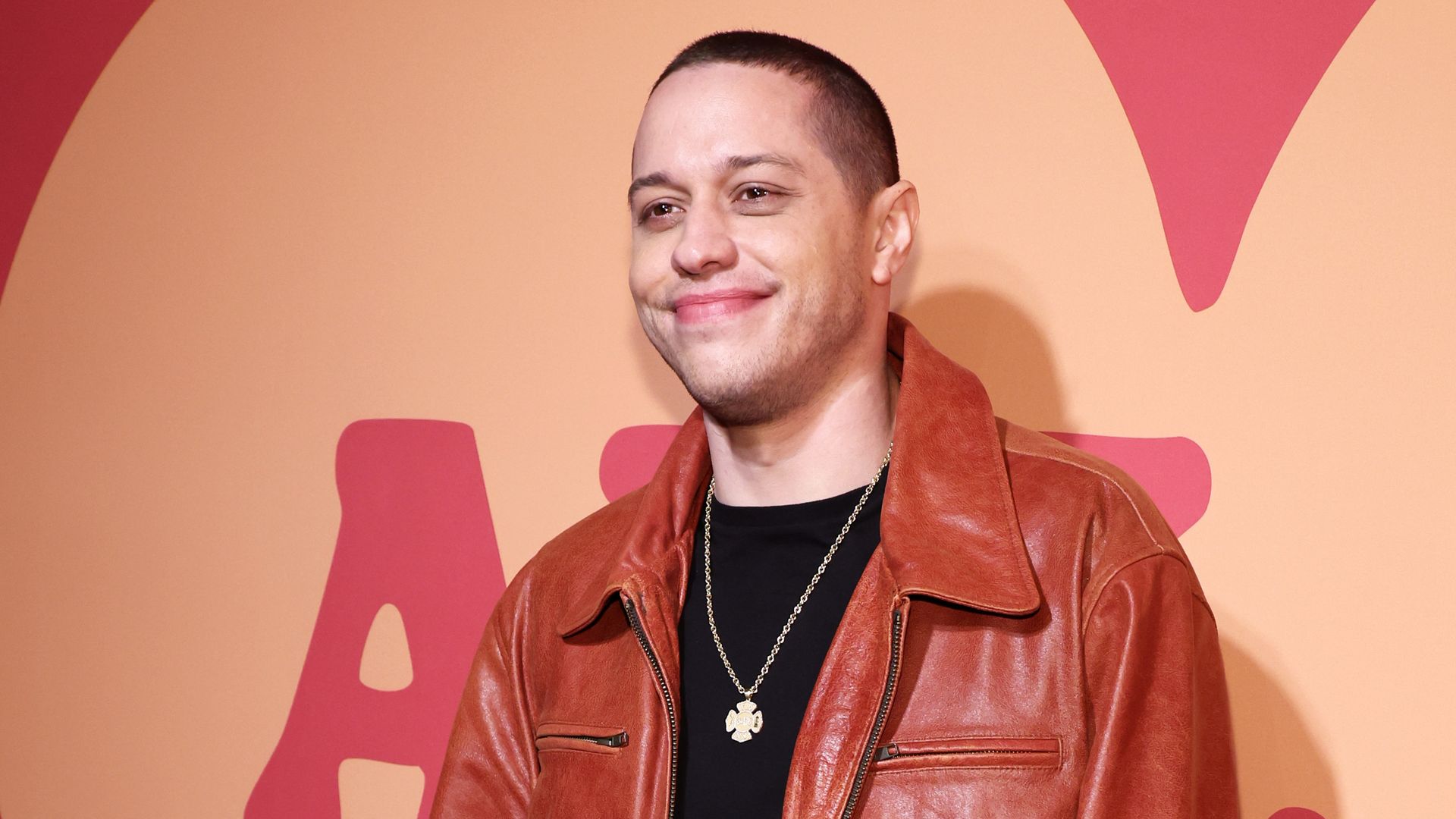 Pete Davidson feiert seine Rückkehr auf den roten Teppich