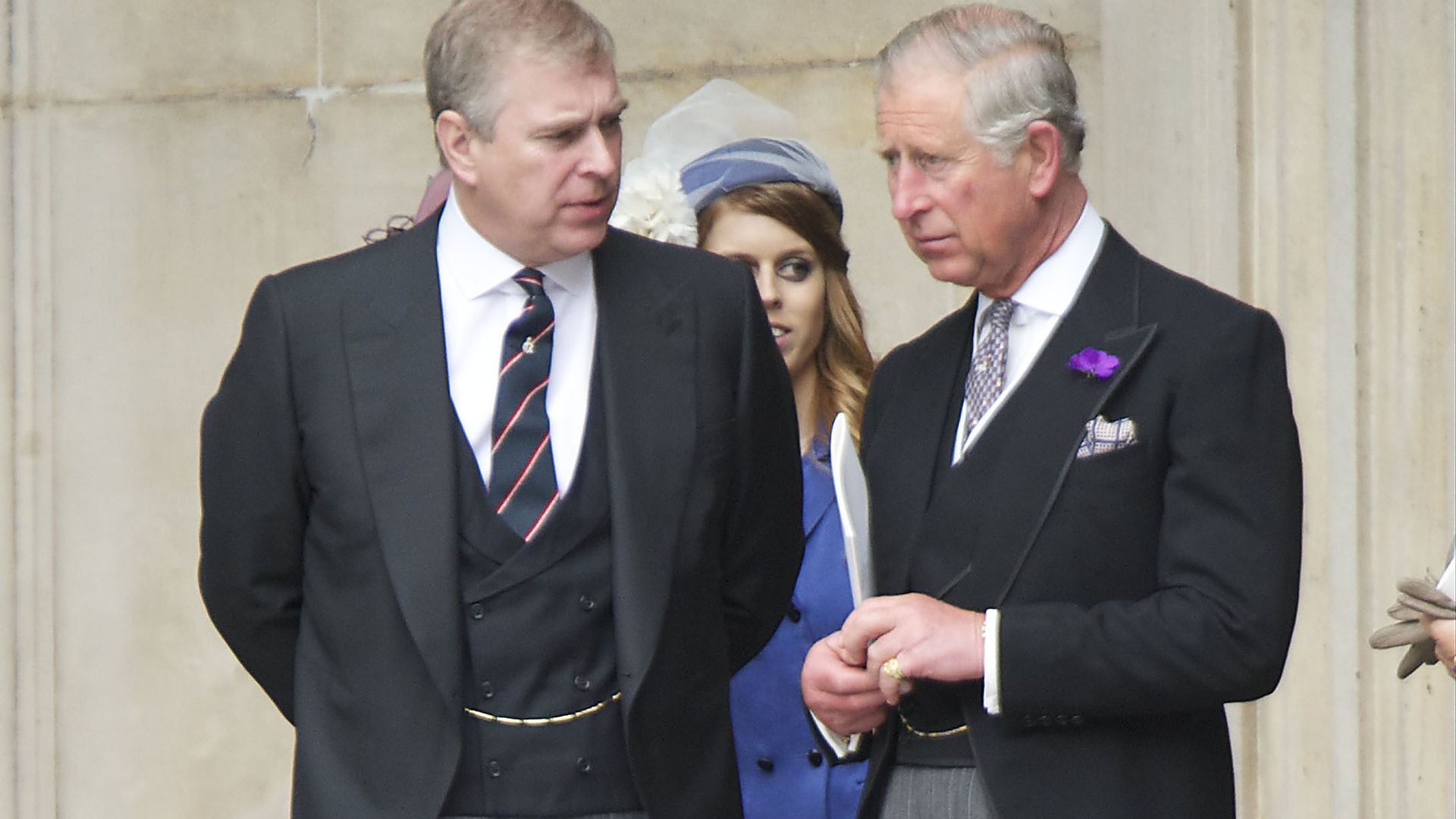 Prinzen-Zoff: Charles lässt Bruder Andrew im Stich | Promiflash.de
