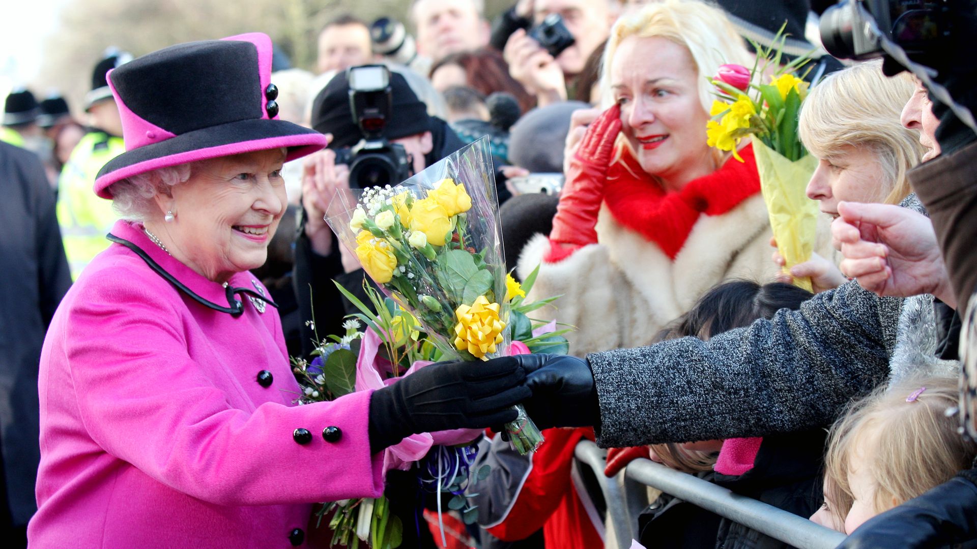 Emotionale Beiträge: Royal-Fans weinen im Netz um die Queen