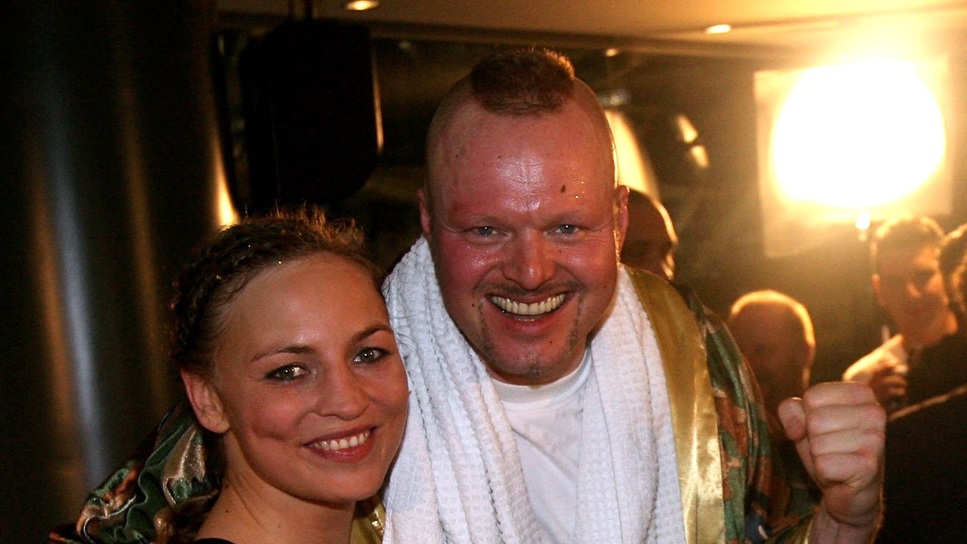 Diese Stars fiebern beim Boxkampf Stefan Raab vs. Regina mit