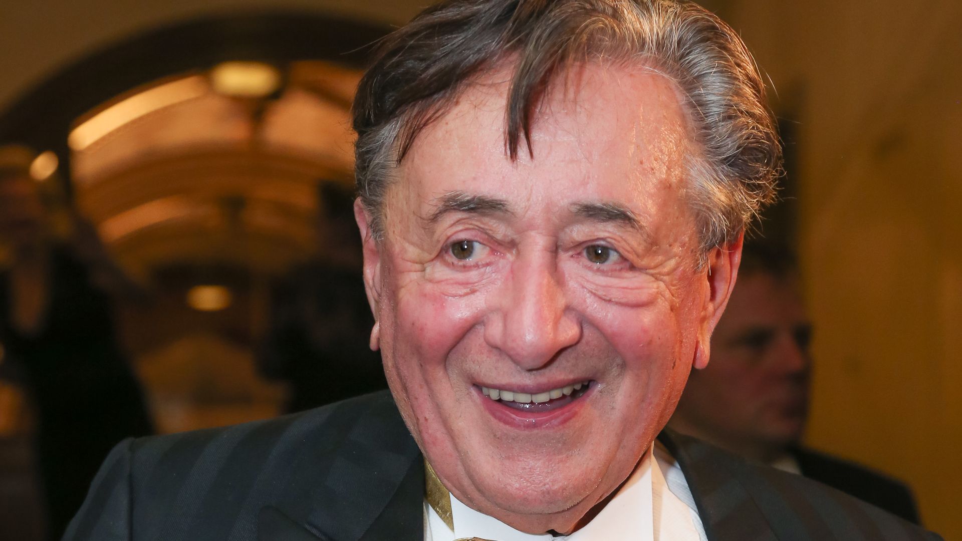 Cathy schon vergessen? Astrologin(!) castet Lugners Neue | Promiflash.de