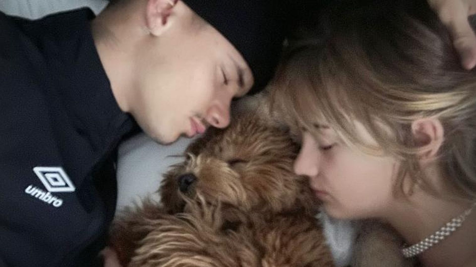Romeo Beckham und Mia feiern ihren flauschigen Vierbeiner!