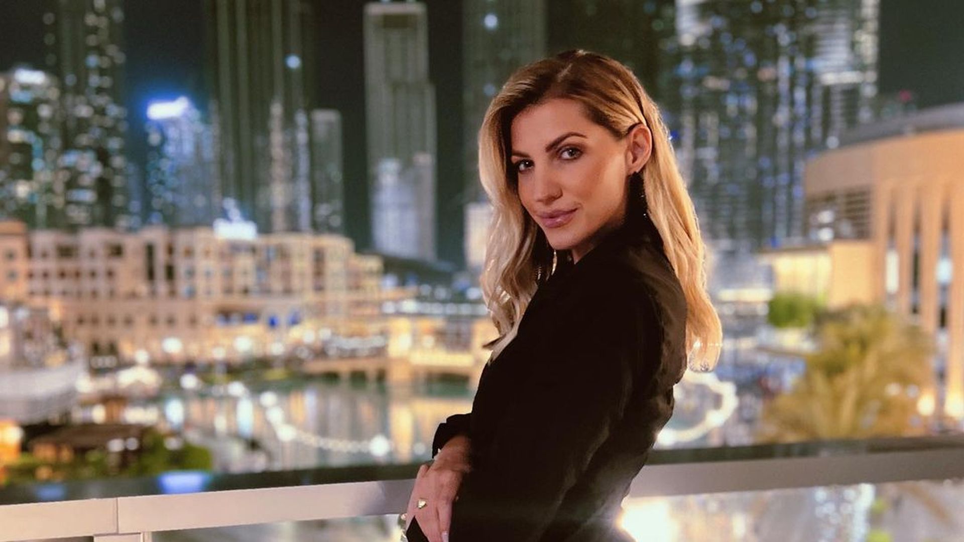 Wie gut lebt Sarah Harrison heute mit ihrer Darmerkrankung?