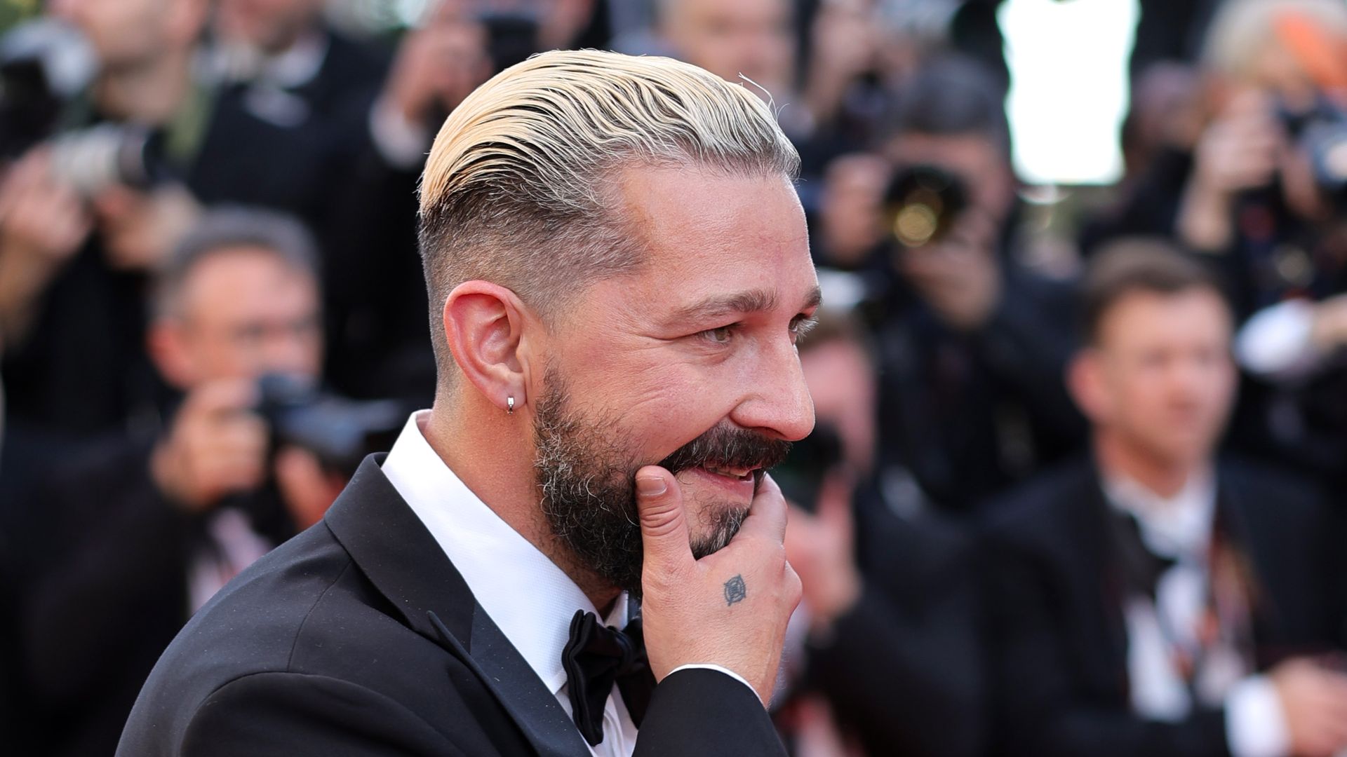 Shia LaBeouf erstmals seit 2020 wieder auf dem roten Teppich