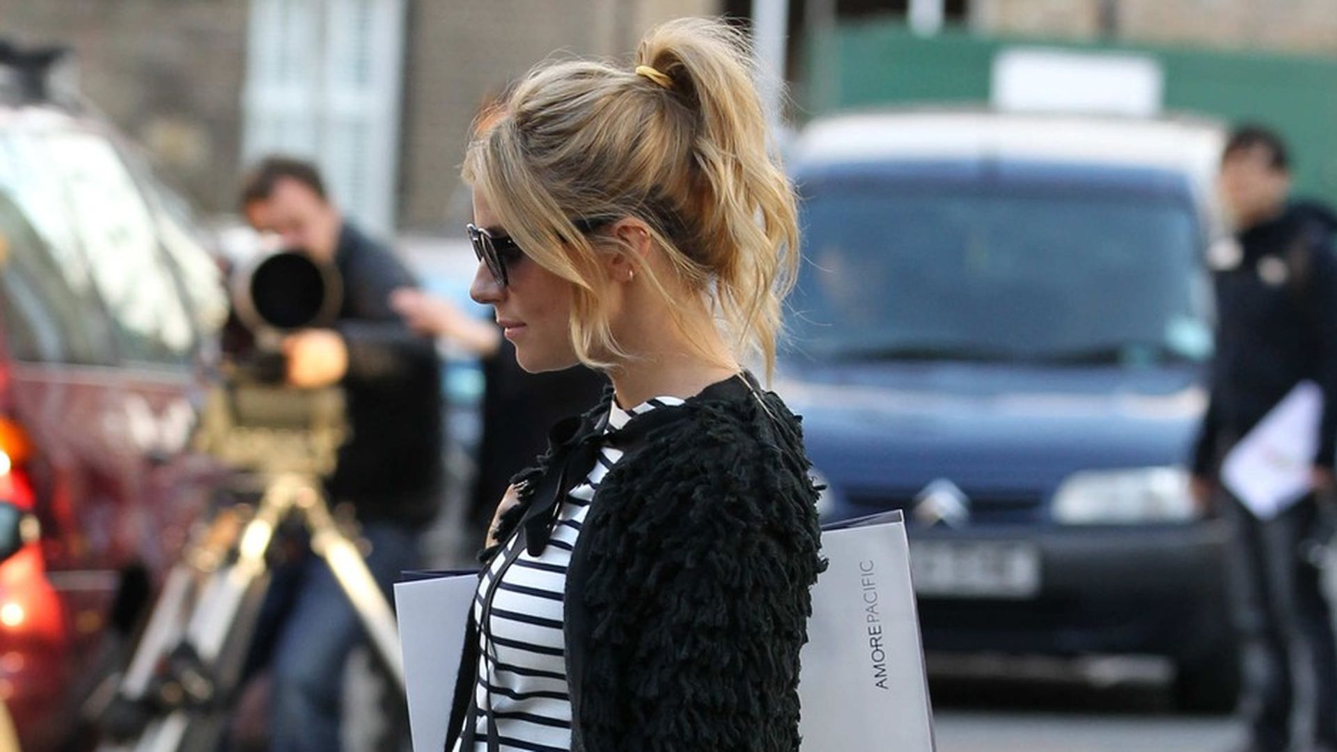 Hicks! Angeduselte Sienna Miller isst Deko-Gurken