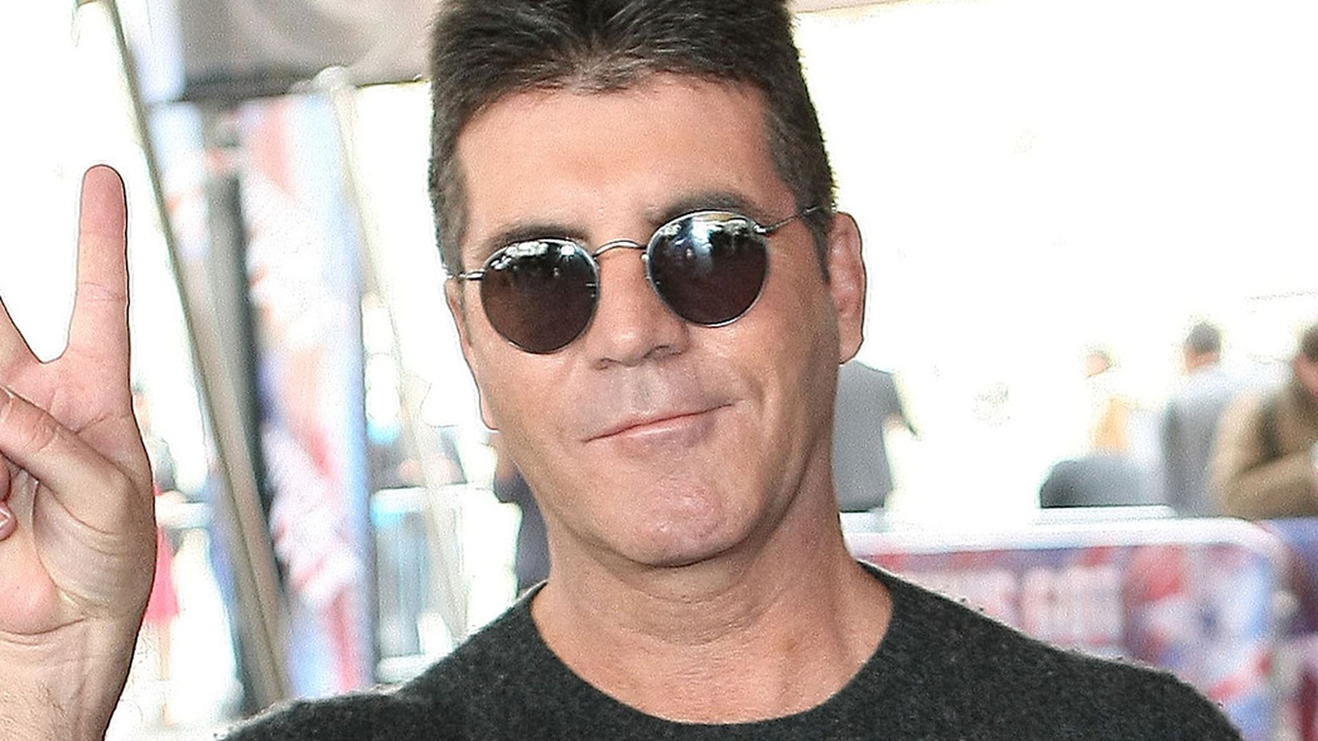 Simon Cowell: Nach dem Baby unter die Haube? | Promiflash.de