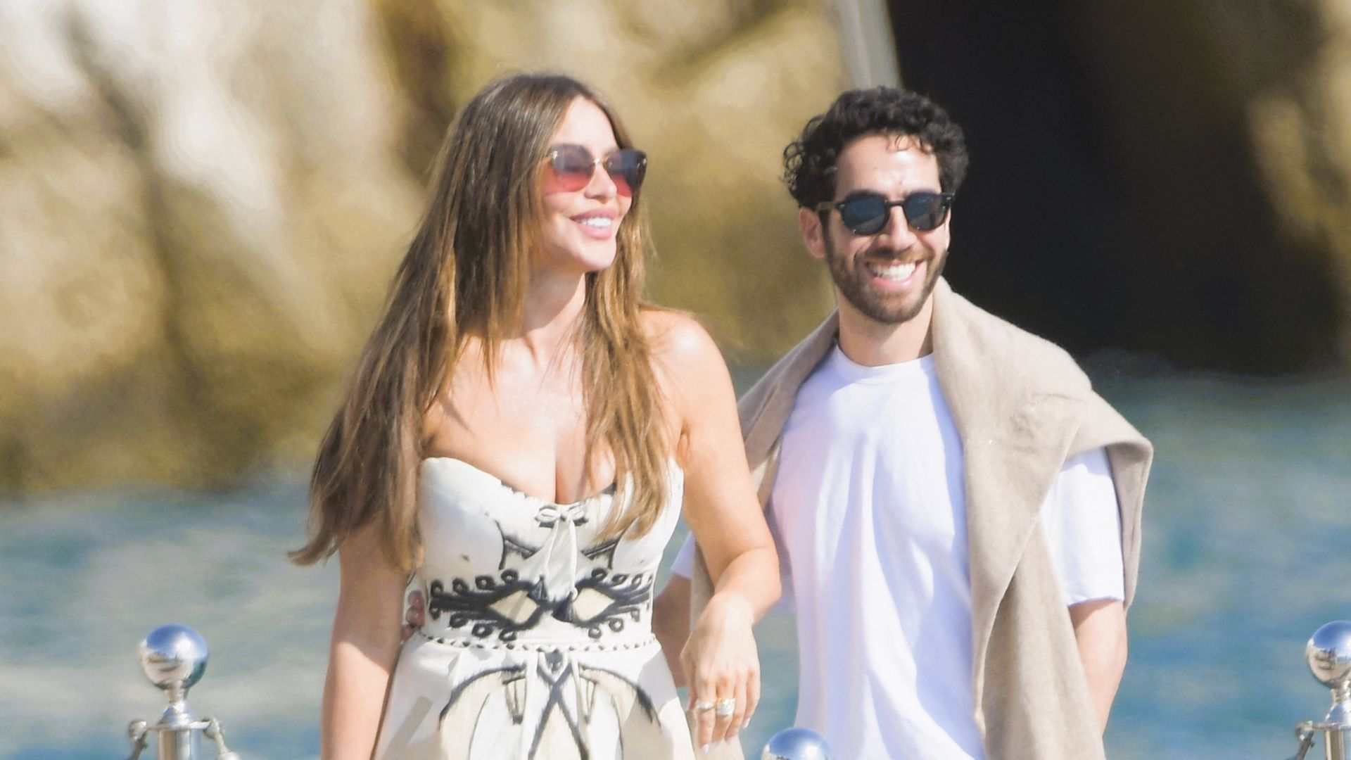 Bestätigt Sofia Vergara jetzt ihre Beziehung mit Douglas?