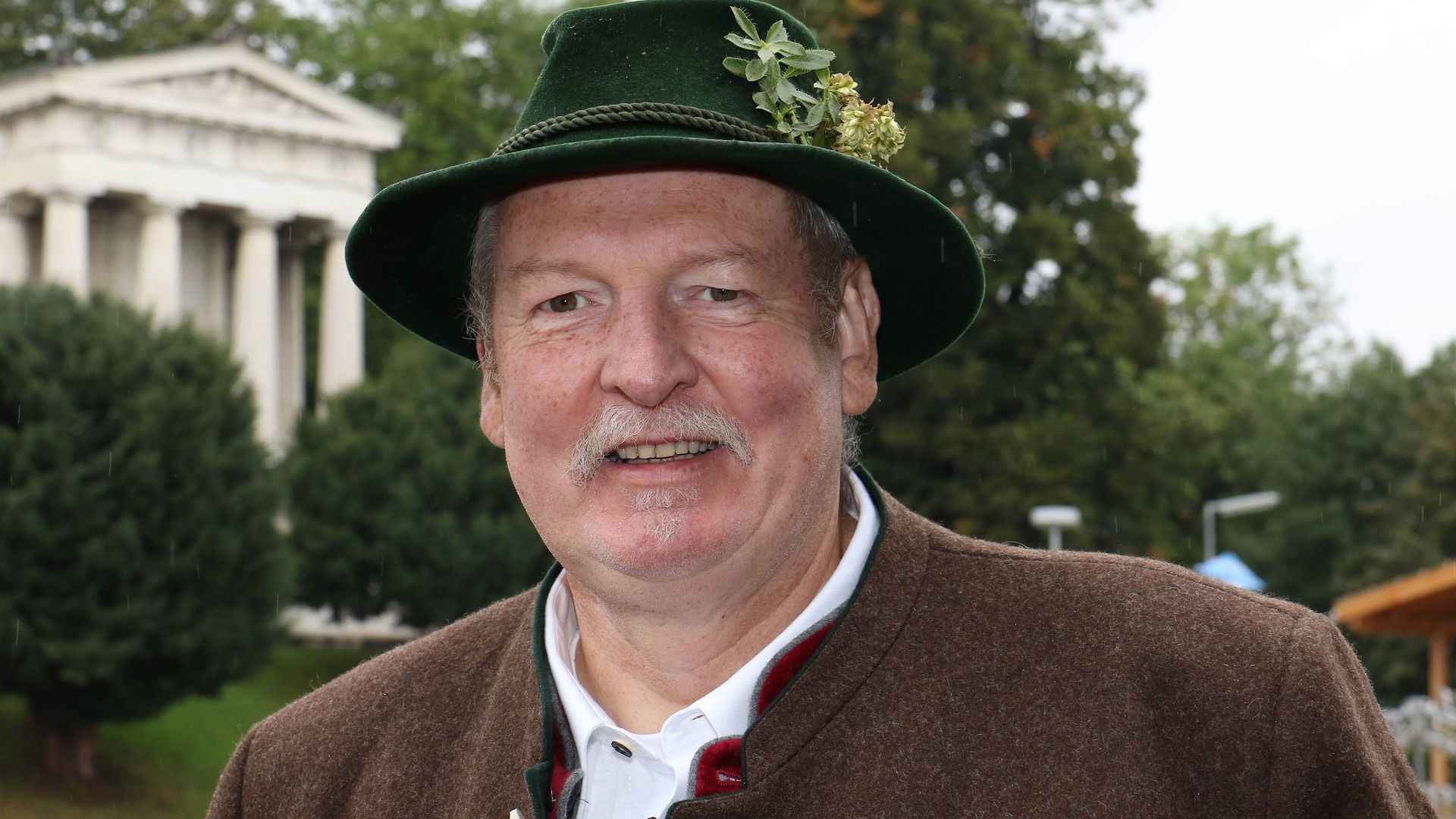 Nach Tammes plötzlichem Tod: "XXL-Ostfriese" wieder im TV | Promiflash.de