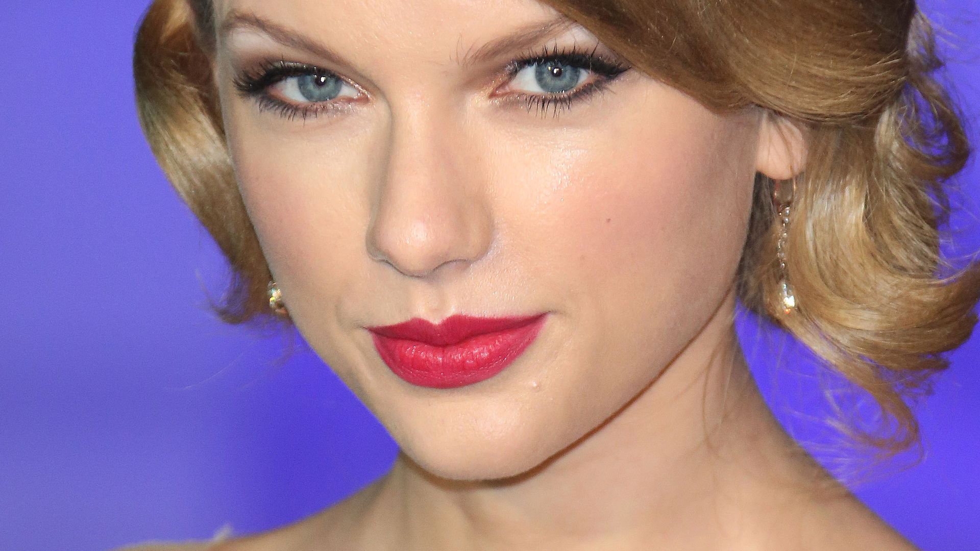 Nachbarschaftsstreit? Taylor Swift baut eine Mauer | Promiflash.de