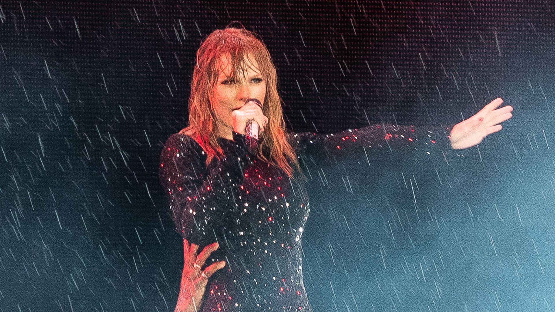 Taylor Swift begeistert die Zuschauer in Miami im Regen