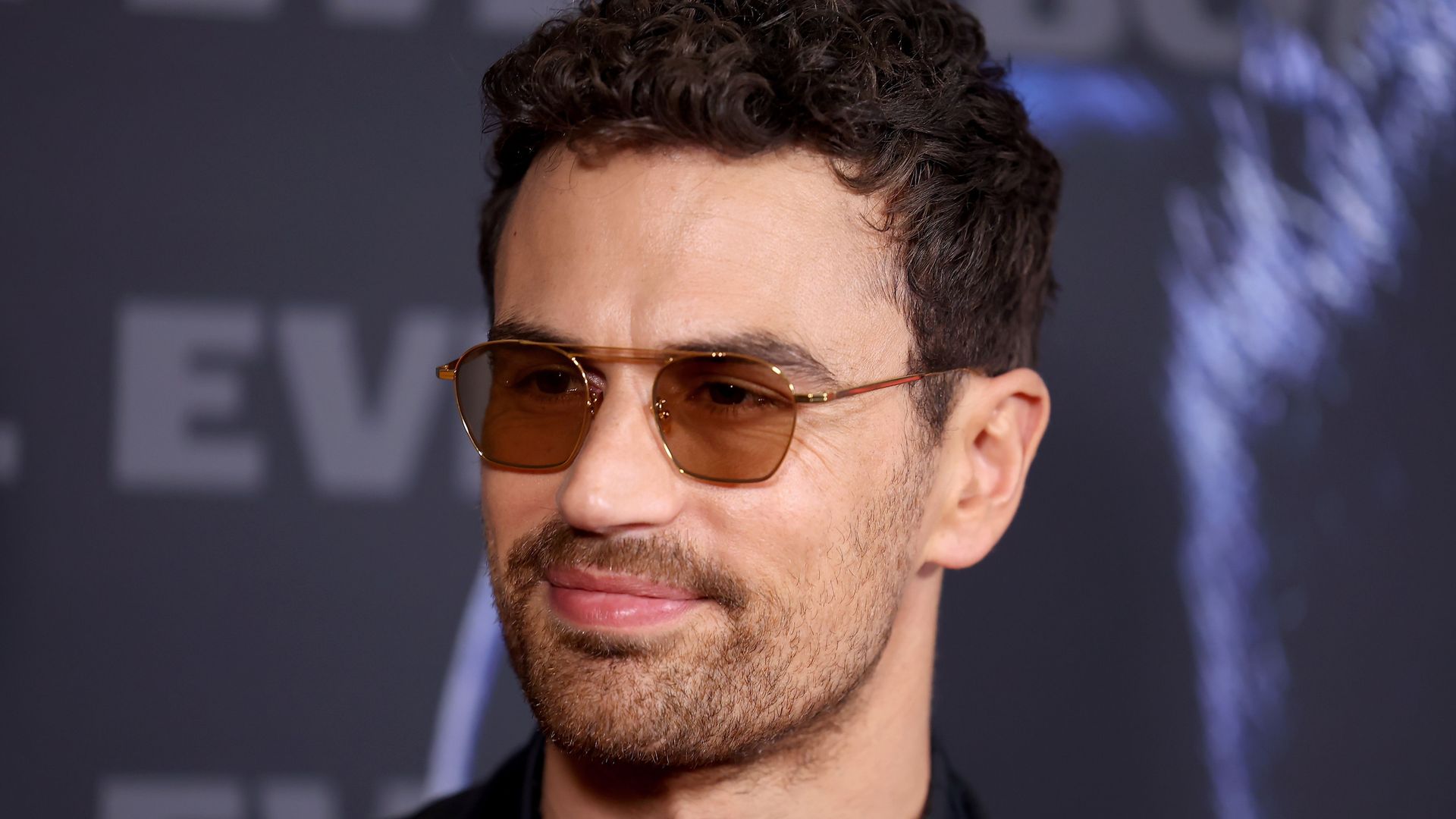 Theo James gilt als heißer Favorit für James Bond-Rolle