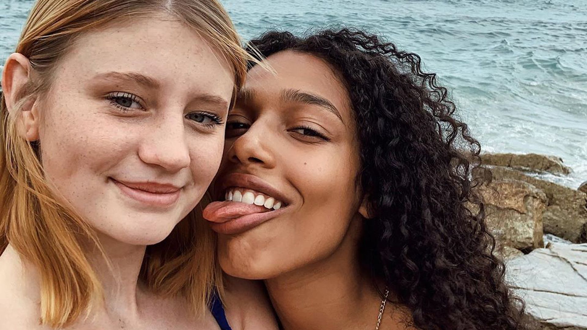 So süß gratuliert Trixi GNTM-Kollegin Shari zum Geburtstag