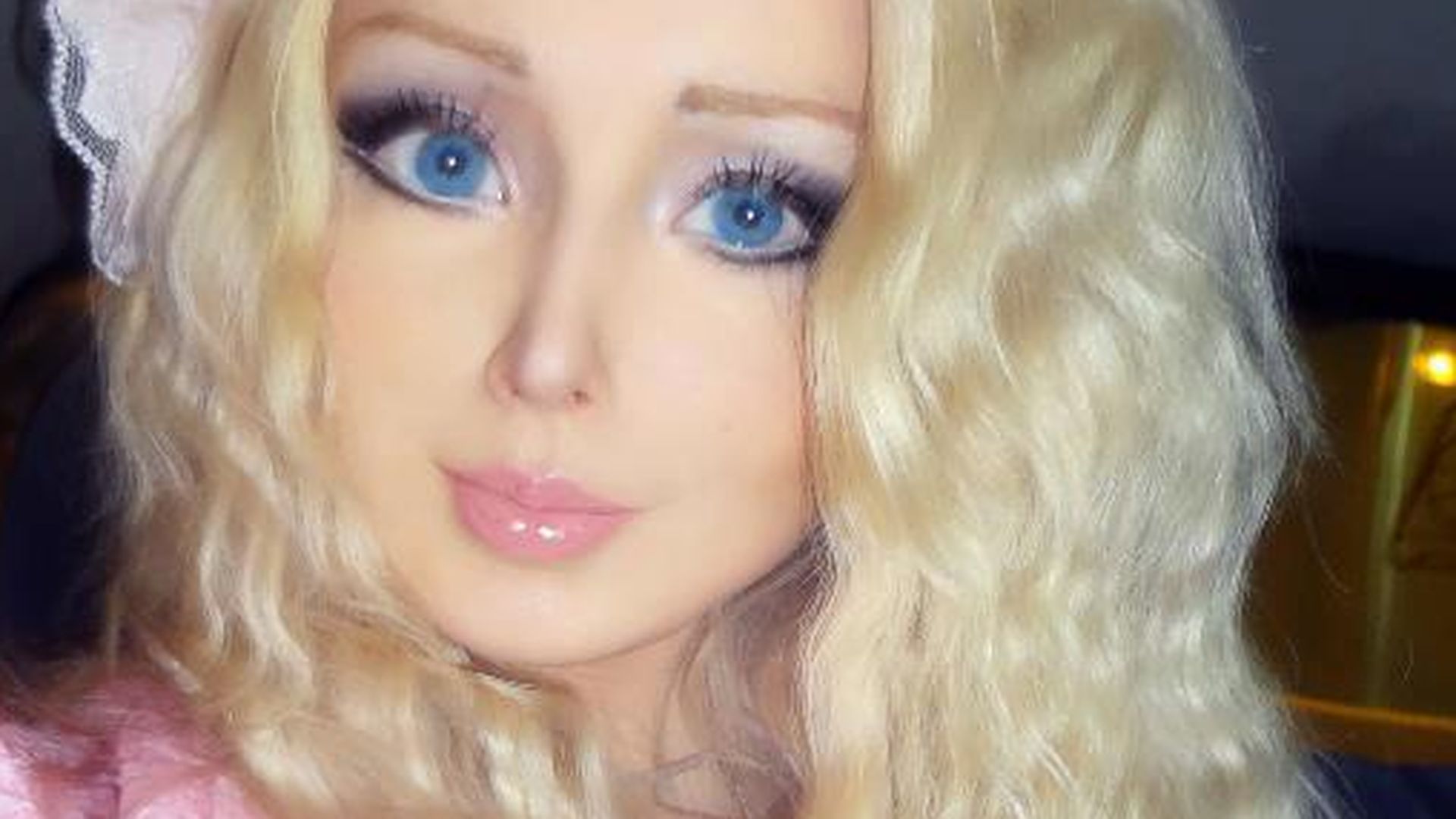 Menschliche Barbie Das Steckt Hinter Dem Ph 228 Nomen