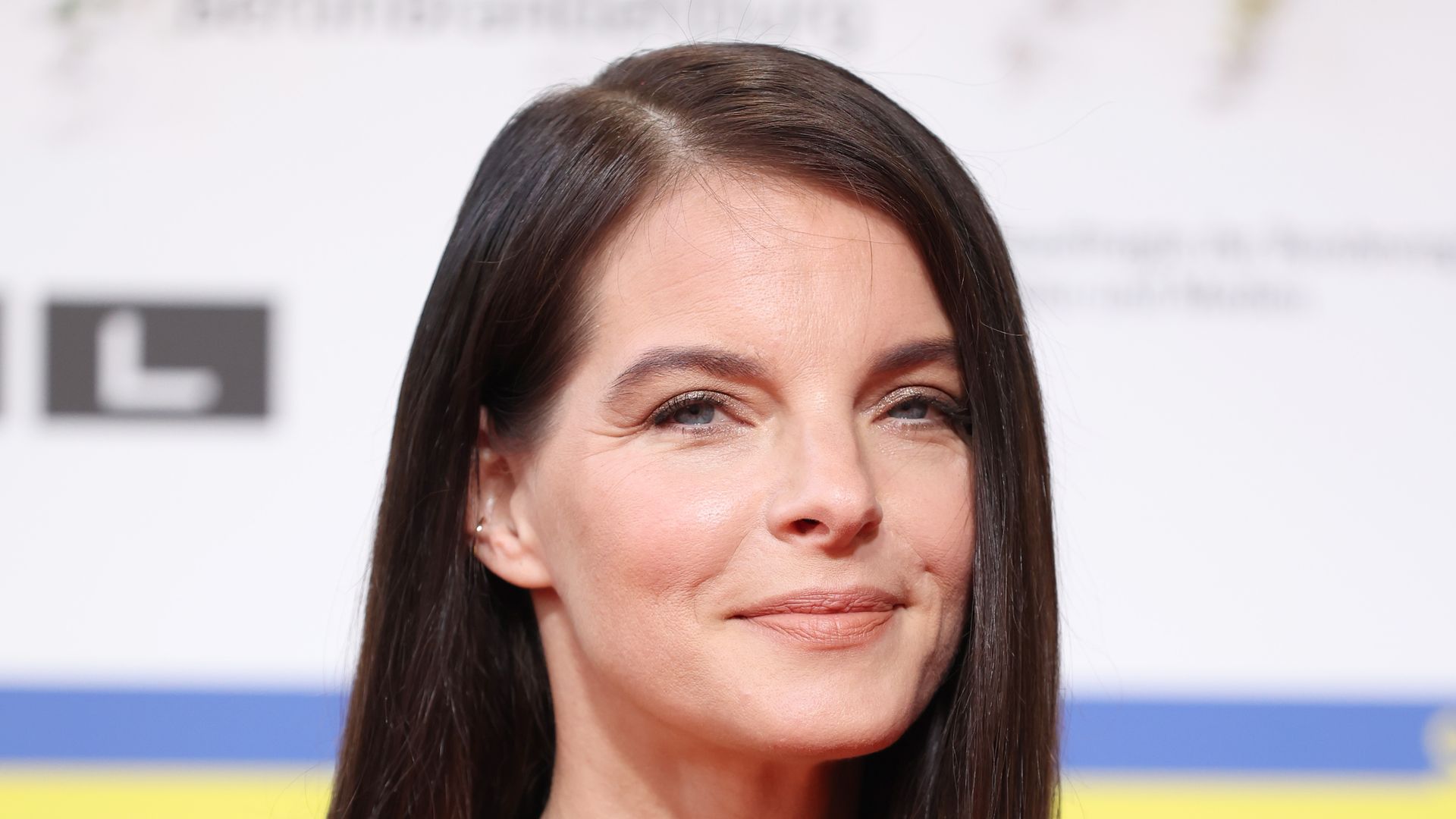 Yvonne Catterfeld zeigt sich ungewohnt lasziv in Musikvideo