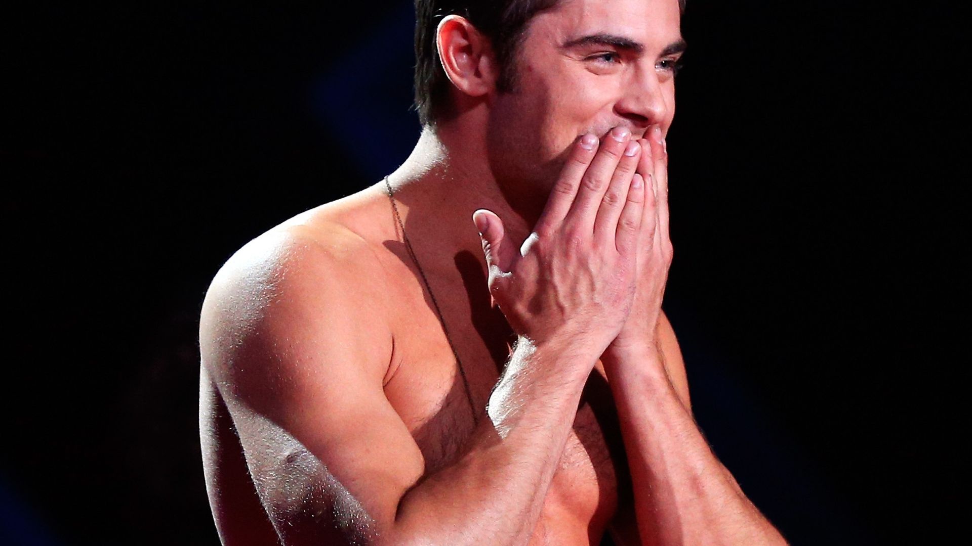 Zac Efron hoch zu Ross: Reitstunde am "Neighbors 2"-Set