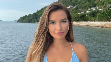 Offiziell: Karina Wagner ist die "Make Love, Fake Love"-Lady