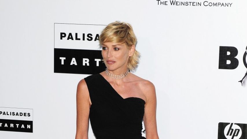 Wie alt ist eigentlich Sharon Stone? | Promiflash.de