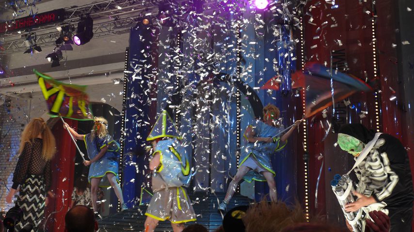 Aus dem Nichts: Ferris MC steigt bei Deichkind aus! | Promiflash.de