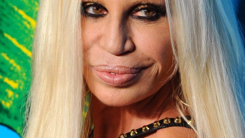 Botox-Schock! Donatella Versace total überglättet | Promiflash.de