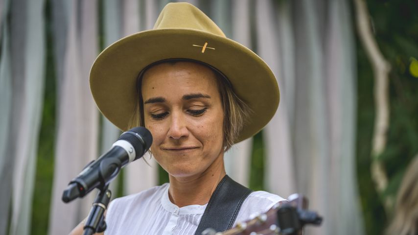 Traumhaft: DSDS-Siegerin Elli hat ihre Freundin geheiratet! | Promiflash.de