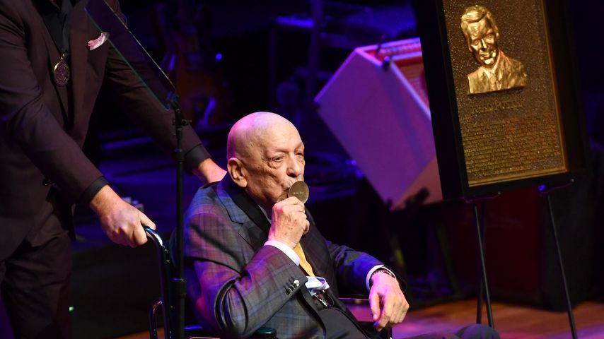 Mit 87: Dolly Partons Produzent Fred Foster ist verstorben! | Promiflash.de