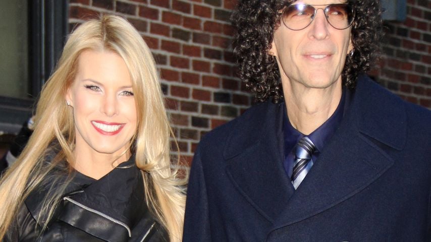 Heiß! Howard Stern überzeugt als Xmas-Drag Queen | Promiflash.de