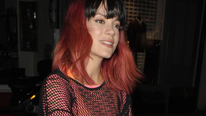 Ups! Lily Allen, was ist denn das für ein Look? | Promiflash.de
