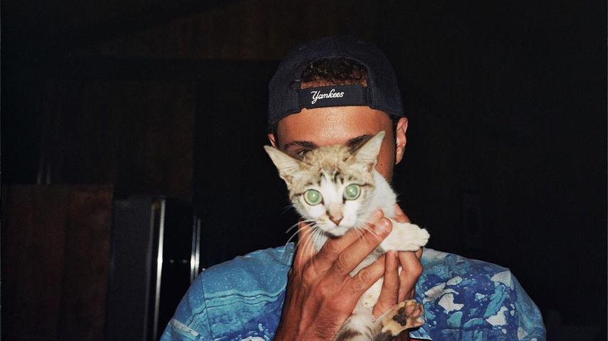 Sensation! Zeigt sich Cro hier endlich ohne Panda-Maske? | Promiflash.de