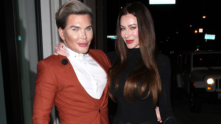 Oha, mit wem züngelt Real-Life-Ken Rodrigo Alves denn da? | Promiflash.de