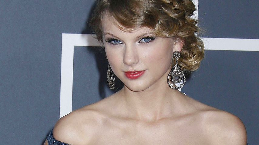 Taylor Swift: Brust-OP UND Botox? | Promiflash.de