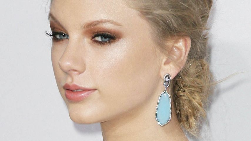 Taylor Swift: Brust-OP UND Botox? | Promiflash.de