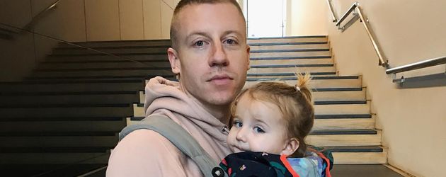 Cool wie Daddy: Macklemores Tochter ist eine Fashionista! | Promiflash.de