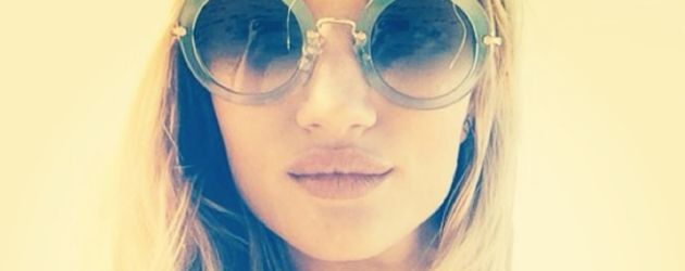 Hot! Rosie Huntington-Whiteley als Bikini-Beauty | Promiflash.de